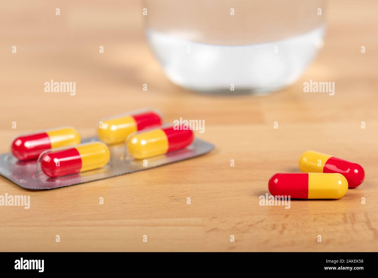 Paracetamol capsules hi-res stock photography and images - Alamy