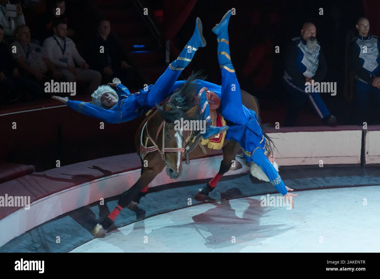 Acrobatic act hi-res stock photography and images - Alamy
