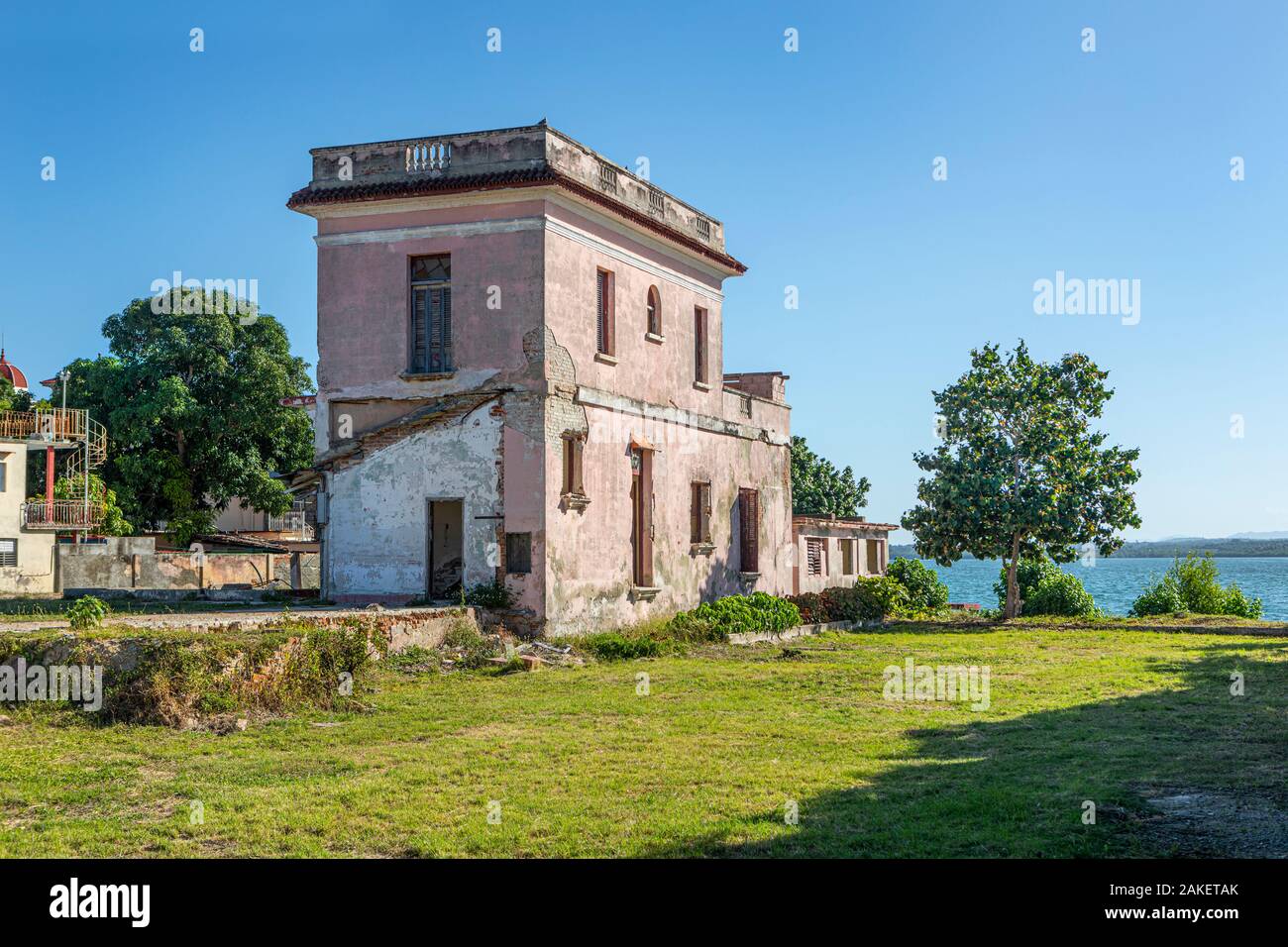 Cuba derelict hi-res stock photography and images - Alamy