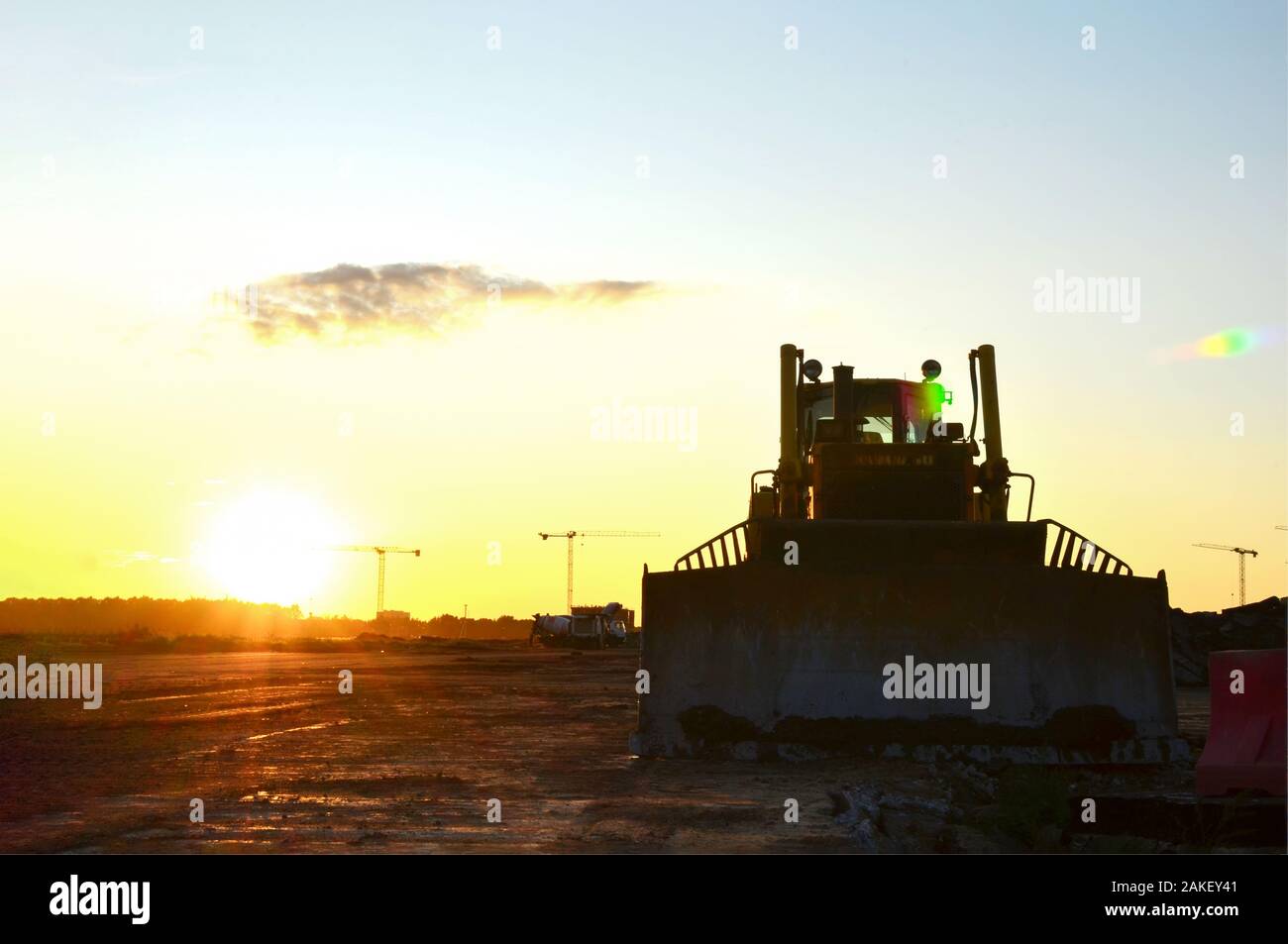 Track-type bulldozer, earth-moving equipment. Land clearing, grading ...