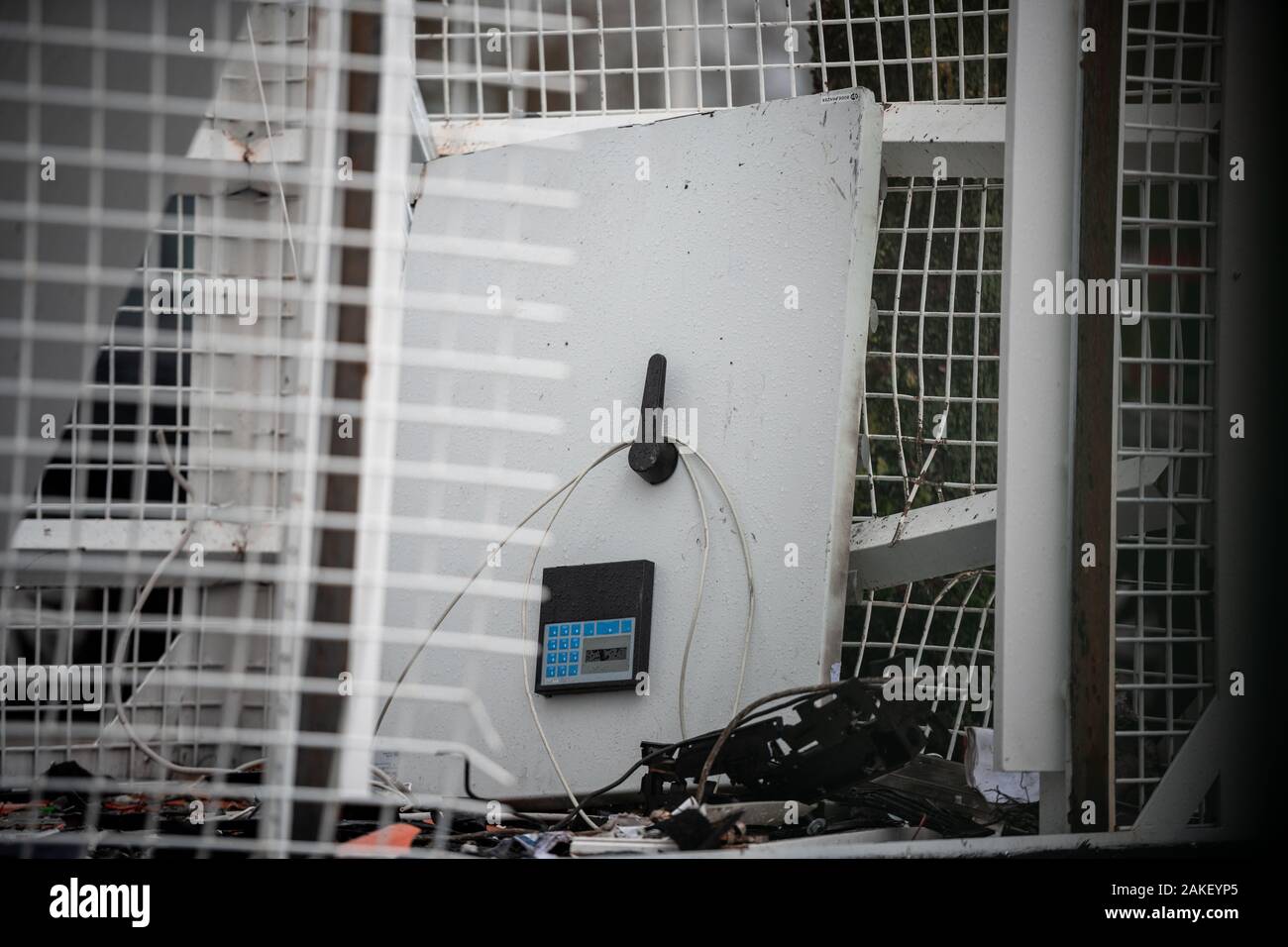 Bank safe blown up hi-res stock photography and images - Alamy