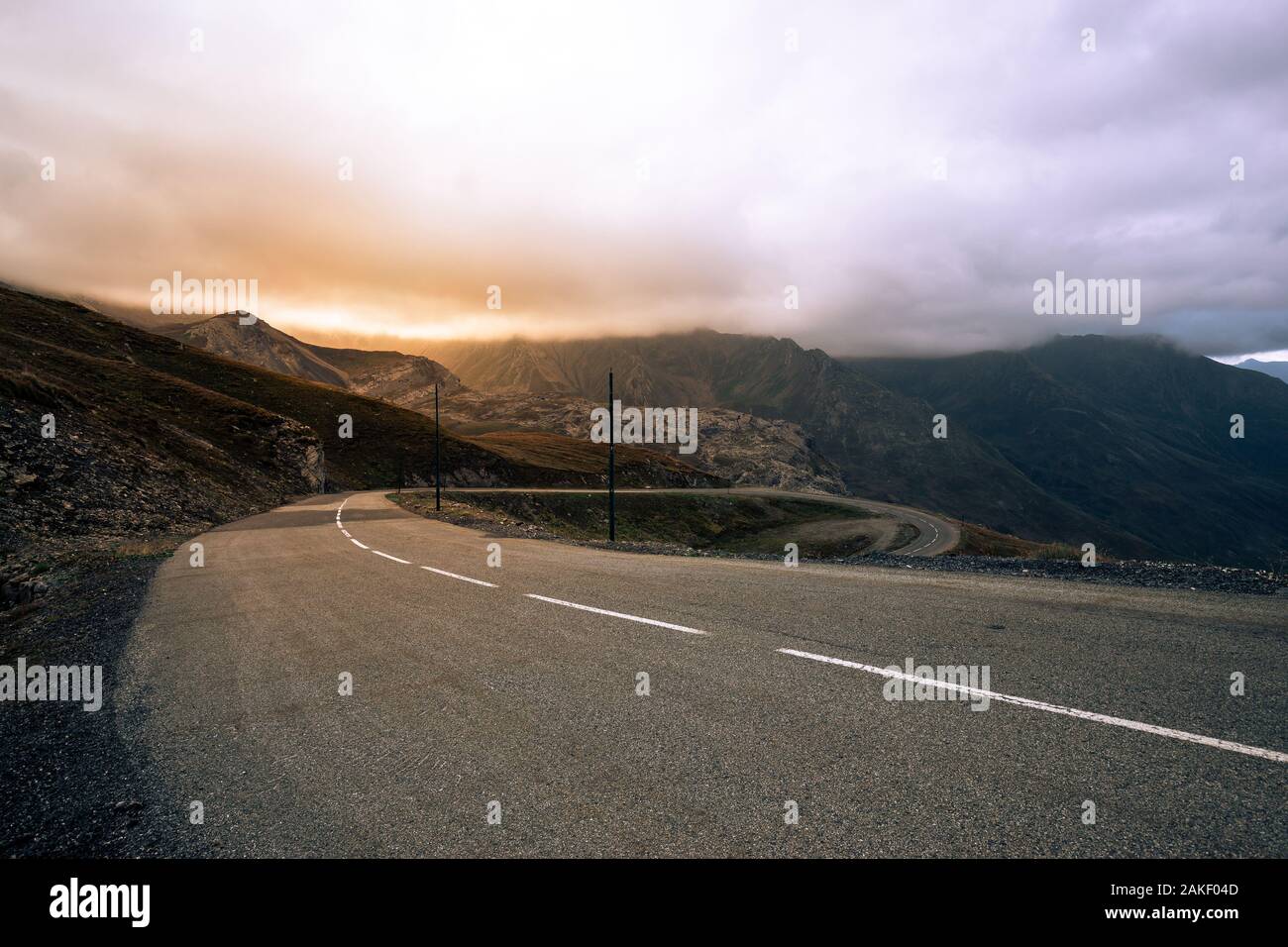 Empty mountain road alps hi-res stock photography and images - Alamy