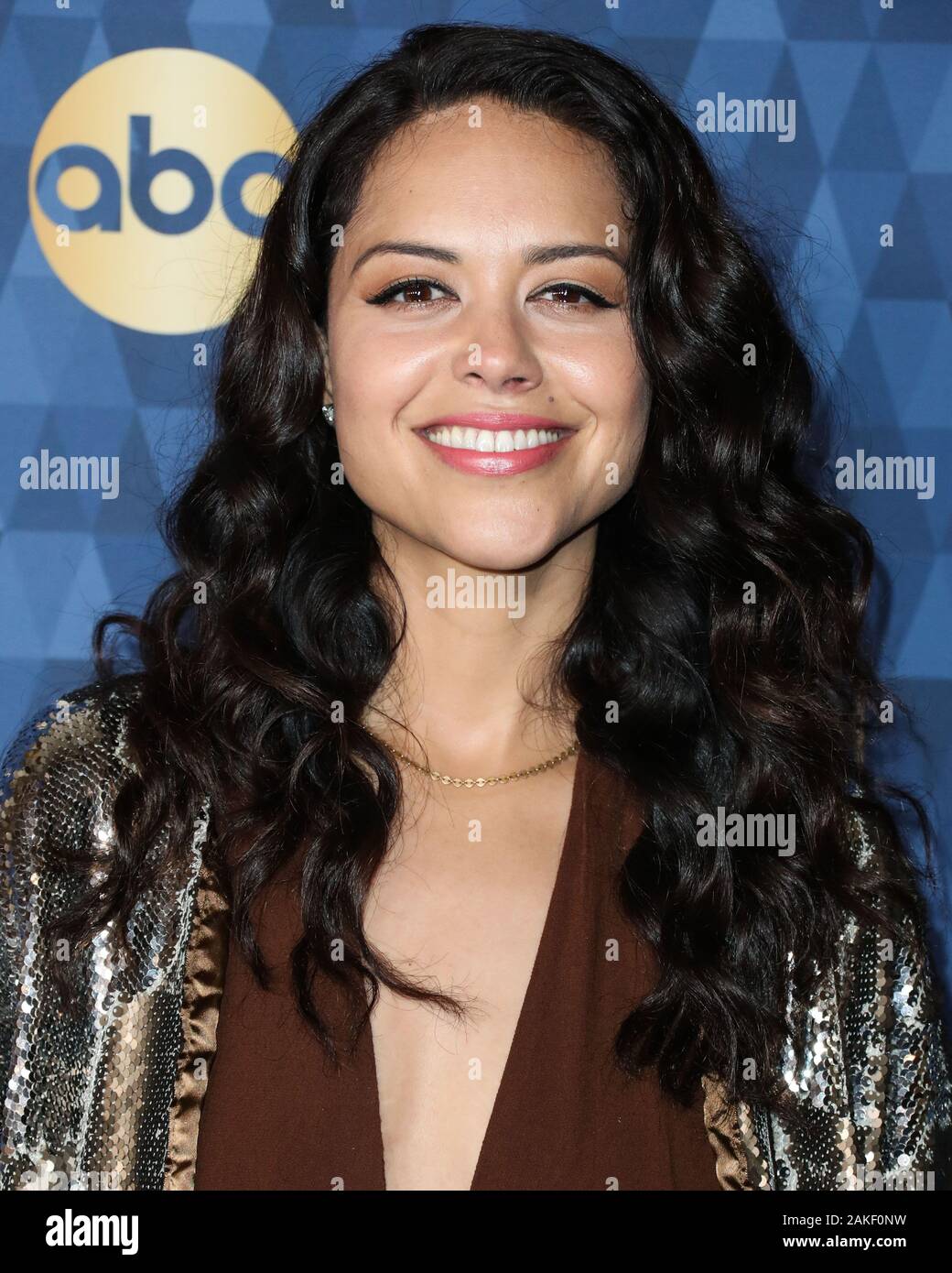 PASADENA, LOS ANGELES, CALIFORNIA, USA - JANUARY 08: Actress Alyssa ...