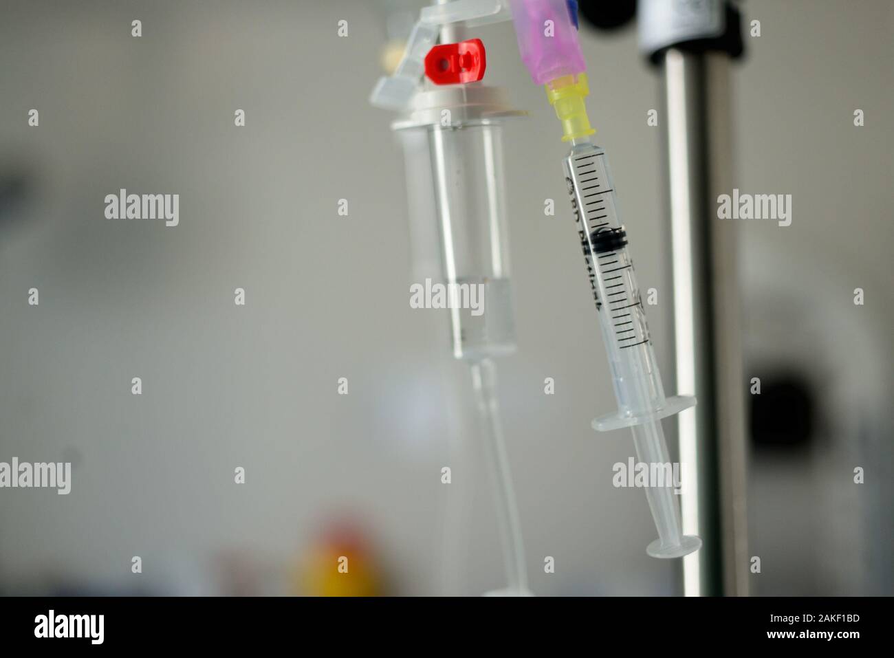 Sick patient hospital drip hi-res stock photography and images - Alamy