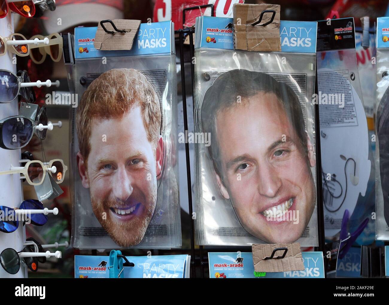 Royal family masks hi-res stock photography and images - Alamy