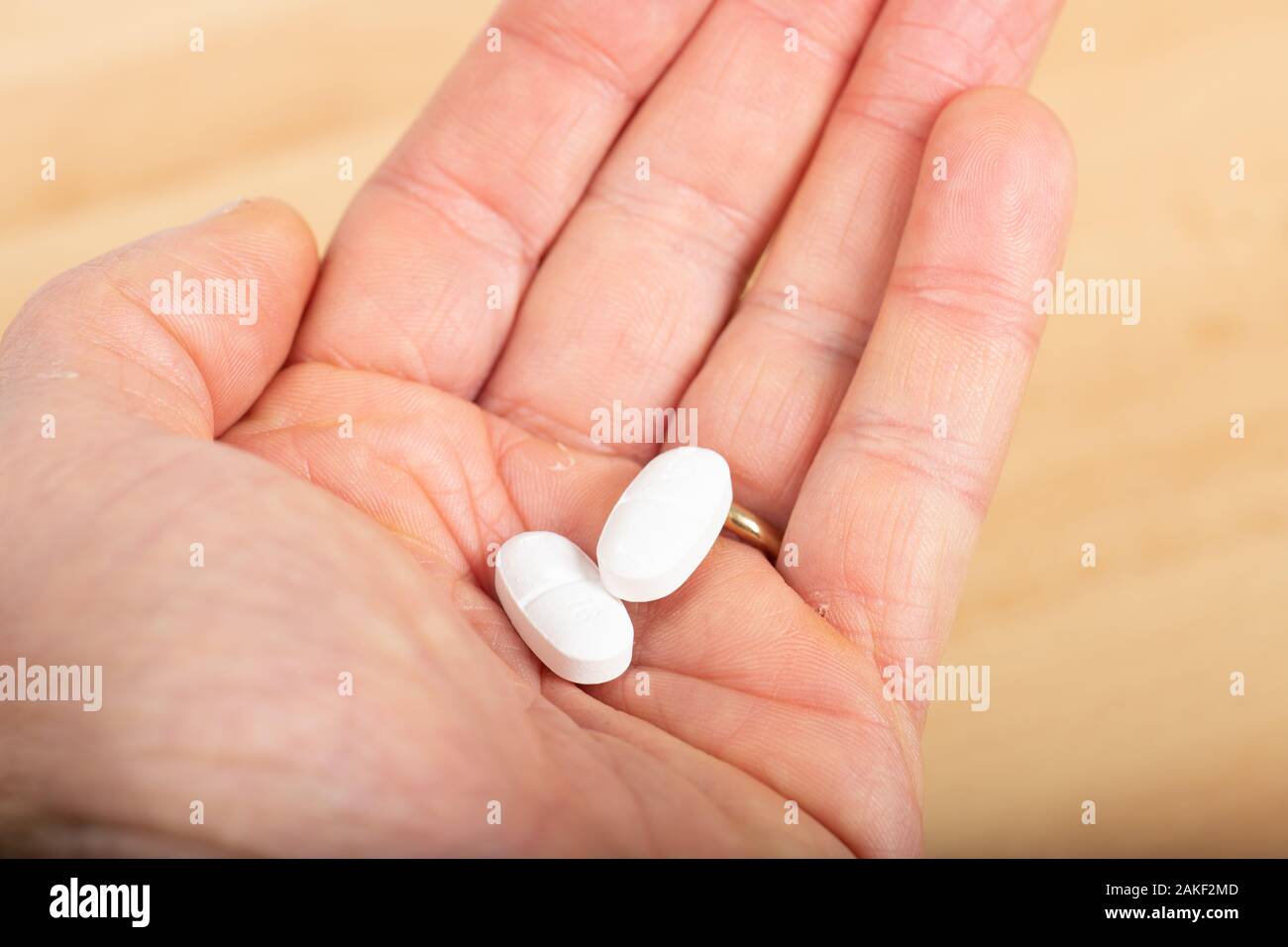 Man hand in medical hi-res stock photography and images - Alamy