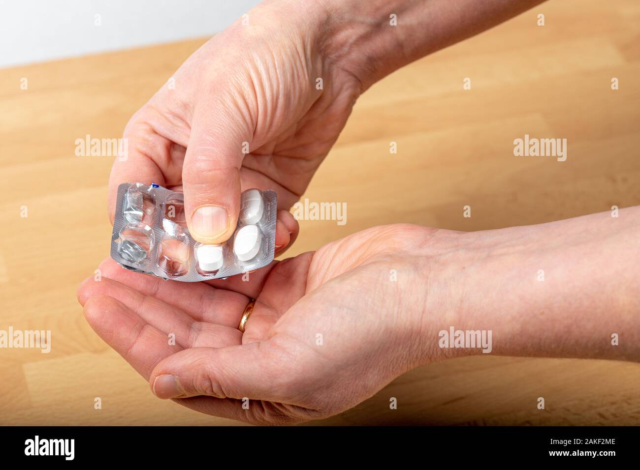Man woman medicine tablets hi-res stock photography and images - Alamy