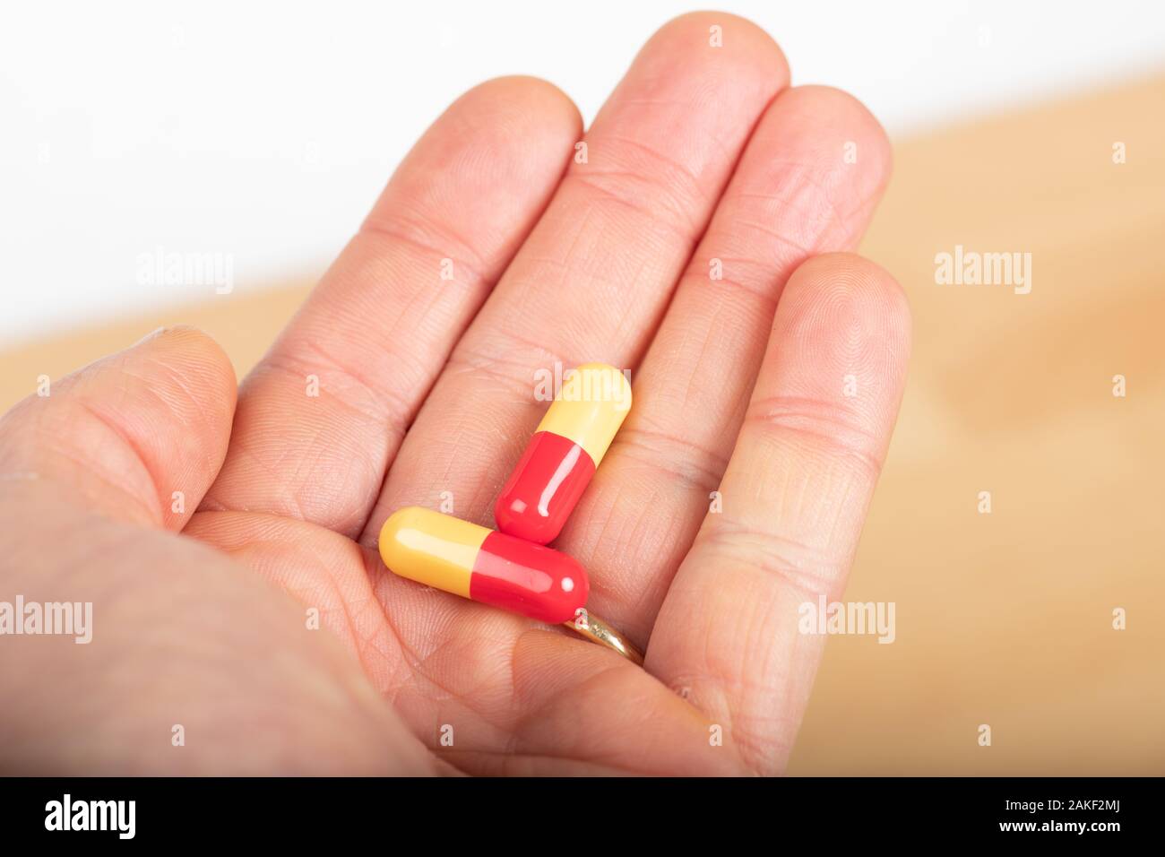 Medicine : capsules in the hand of a man Stock Photo - Alamy