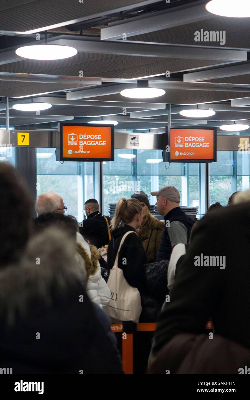 Airport terminal easy jet check in hi-res stock photography and images ...