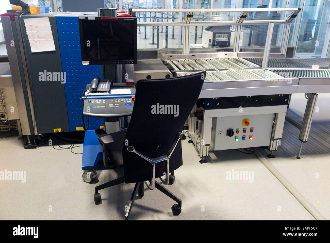 Xray Hand Luggage High Resolution Stock Photography and Images - Alamy