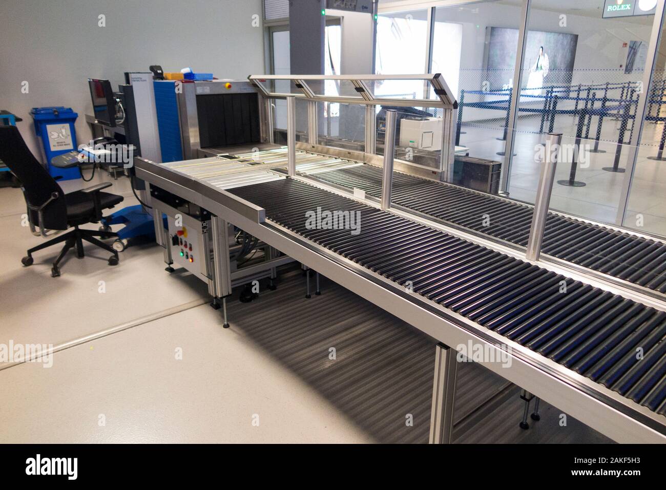 Airport x-ray / X ray security luggage baggage scanner and rollers ...