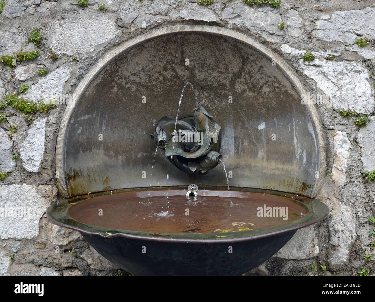 Urban fountain with water, waterworks historic building Stock Photo - Alamy
