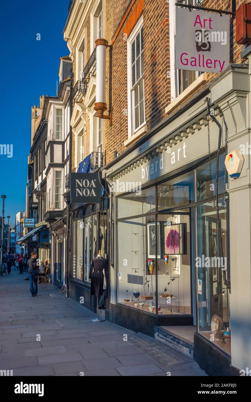 UK, England, Cambridgeshire, Cambridge, King's Parade, Shops Stock ...