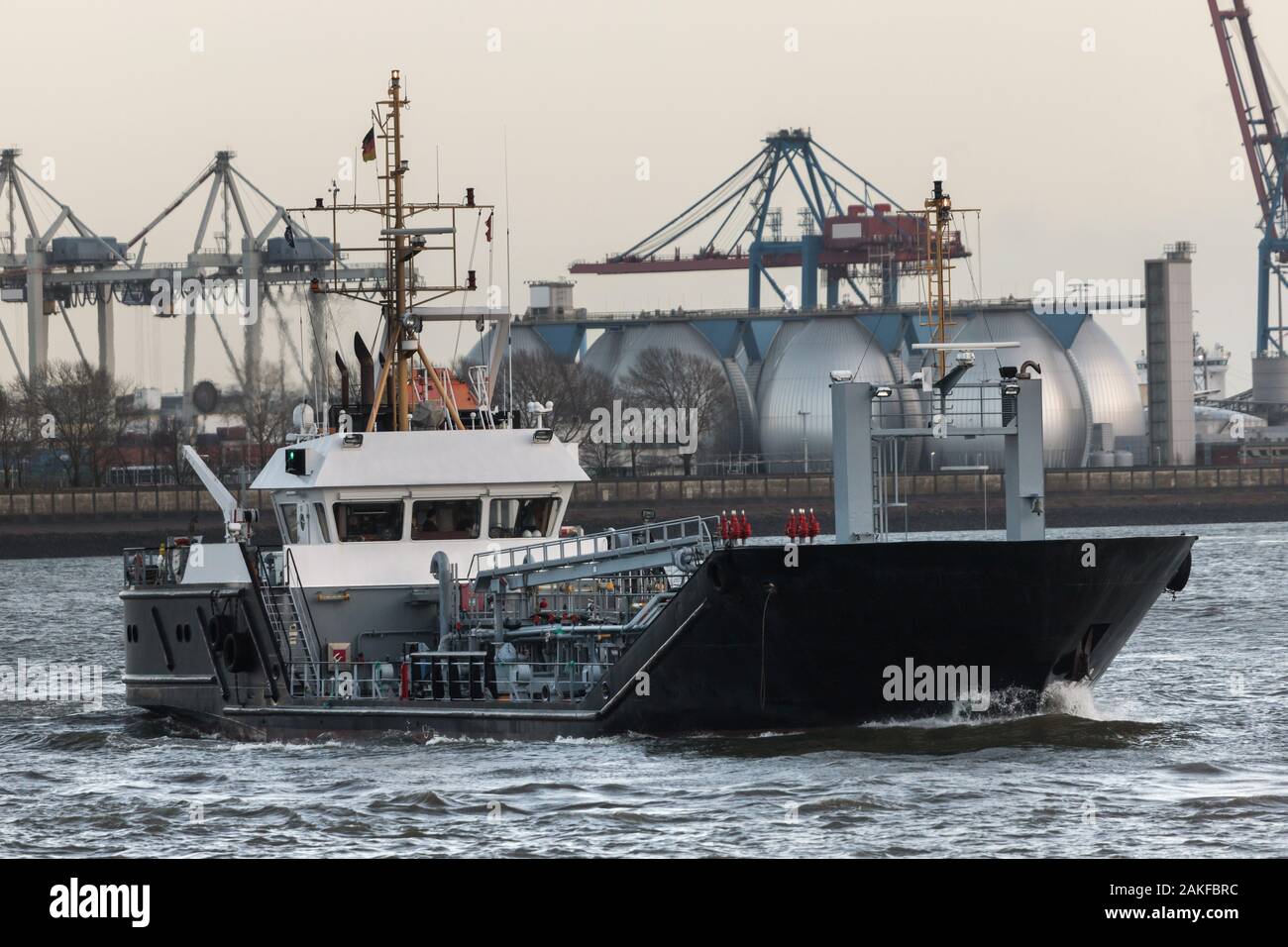 Small ship hi-res stock photography and images - Alamy