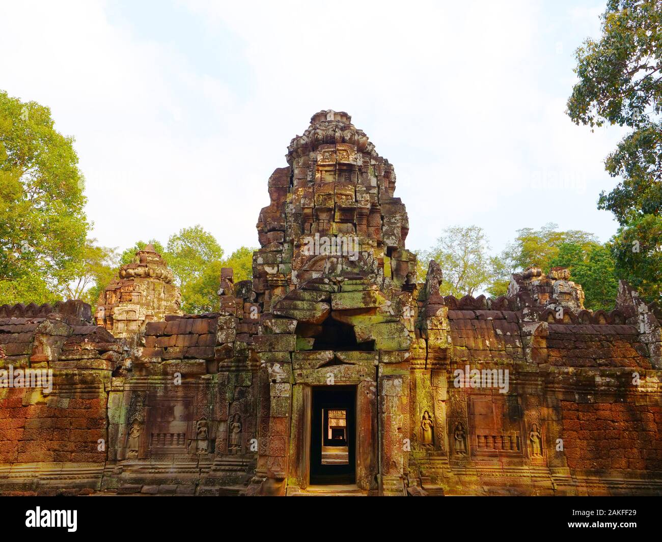 Stone rock architecture ruin at Ta Som temple in Angkor Wat complex ...