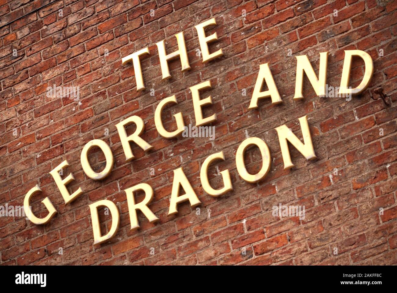 Green dragon pub sign hi-res stock photography and images - Alamy