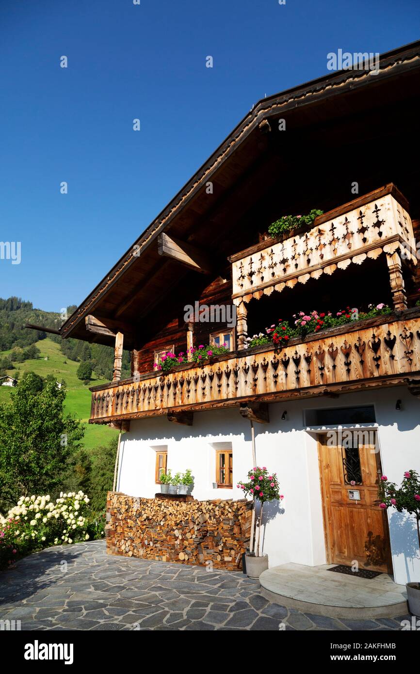 Alpine chalet hi-res stock photography and images - Alamy