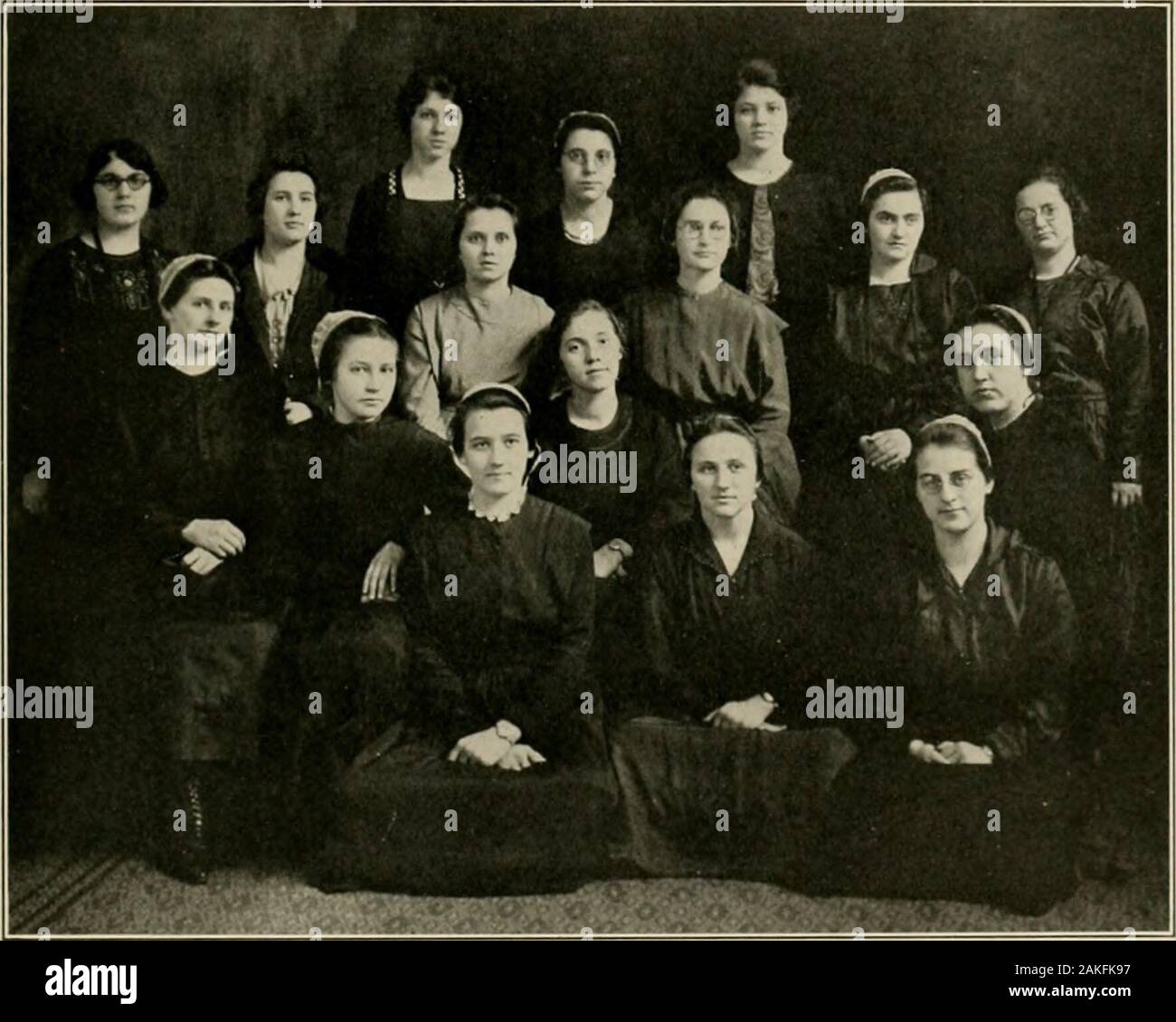Etonian . SHVVING CLASSeacher—Elizabeth Ziegler (49 Stock Photo - Alamy