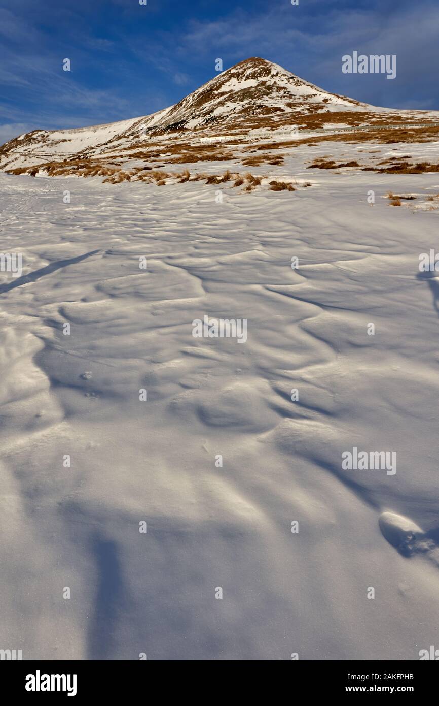 Mountain range in the early spring with snow Stock Photo - Alamy