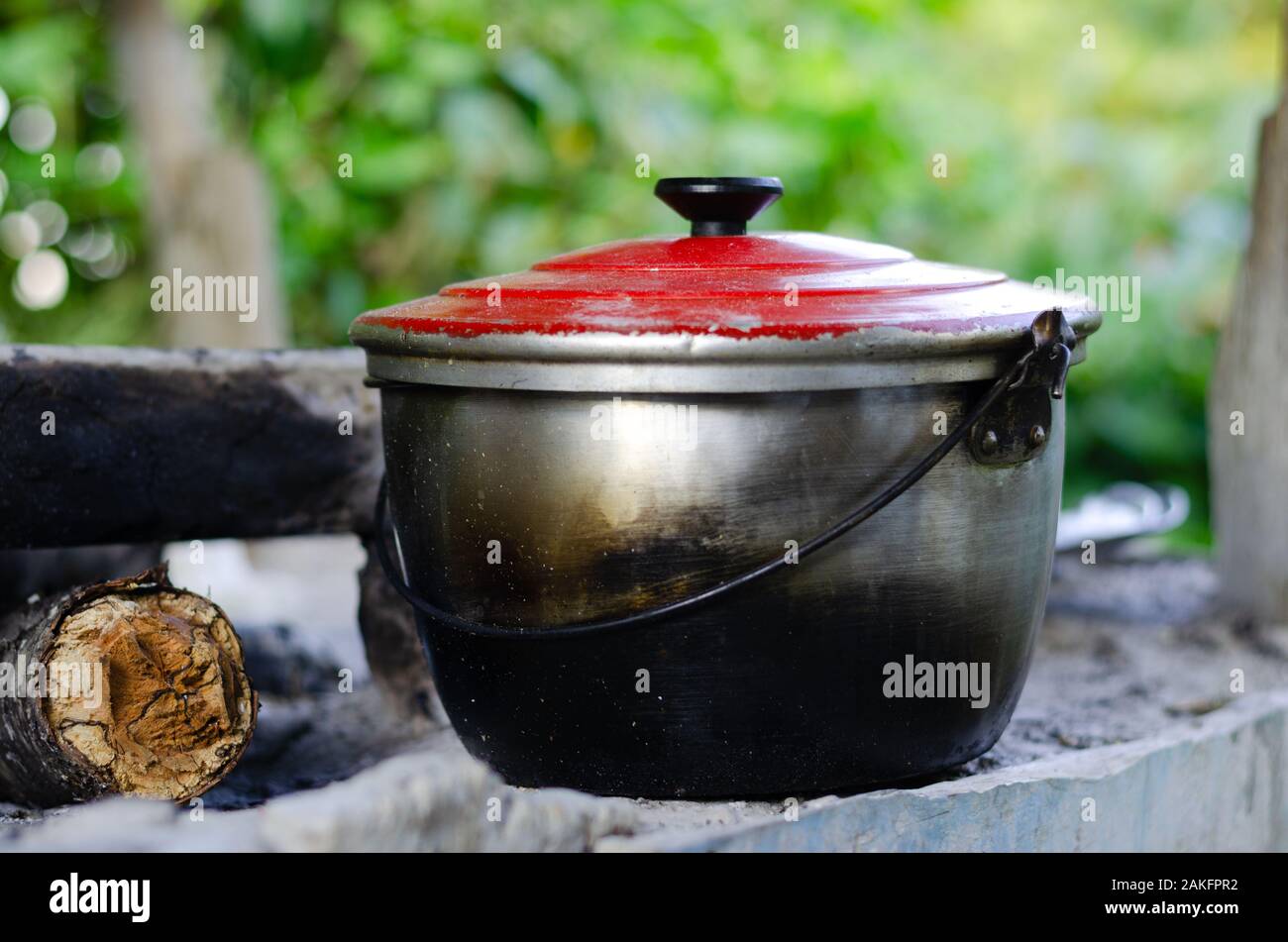 Rustic cooking pot Stock Photo - Alamy