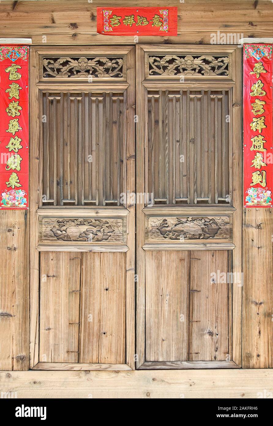 Traditional chinese door design door hi-res stock photography and ...