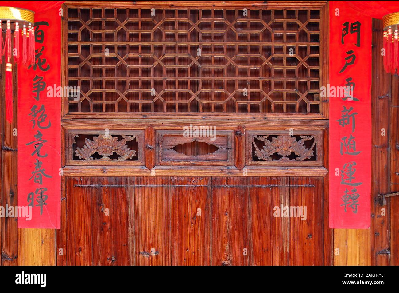 Traditional chinese door design door hi-res stock photography and ...