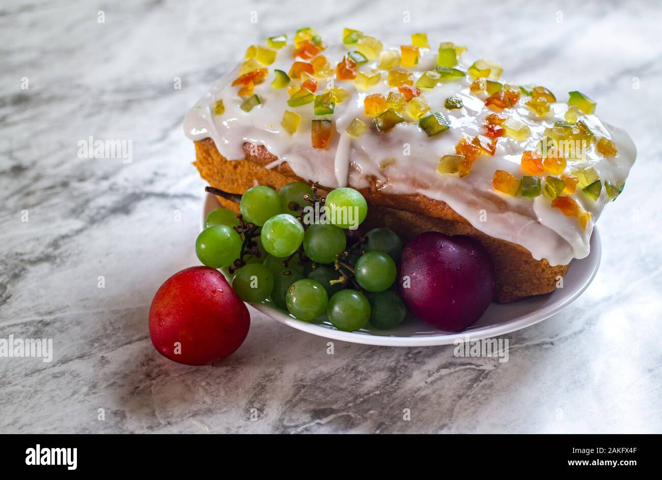 English cake with fruits and raisins Stock Photo - Alamy