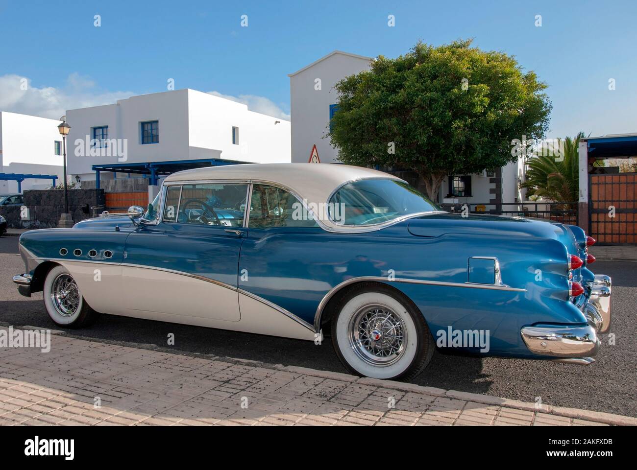 Vintage 1950s car rear view hi-res stock photography and images - Alamy