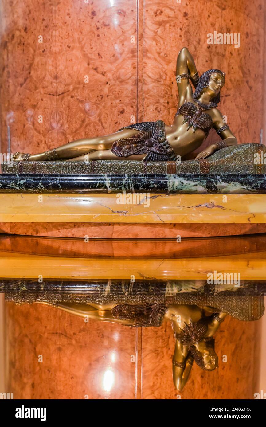 London, UK. 9th Jan 2020. Jeroen Markies Art Deco's stand including a ...