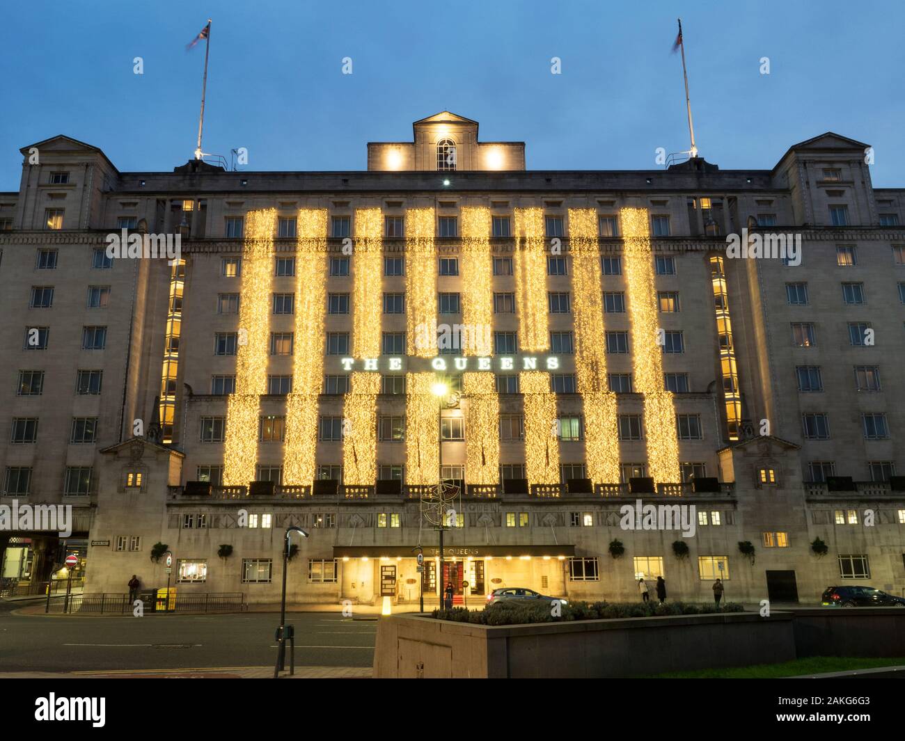 Queens square leeds hi-res stock photography and images - Alamy