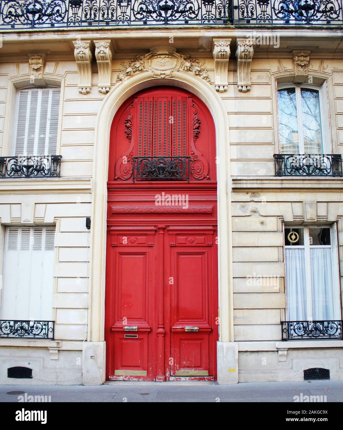 Old fashioned front door entrance, white facade and red door, Paris ...