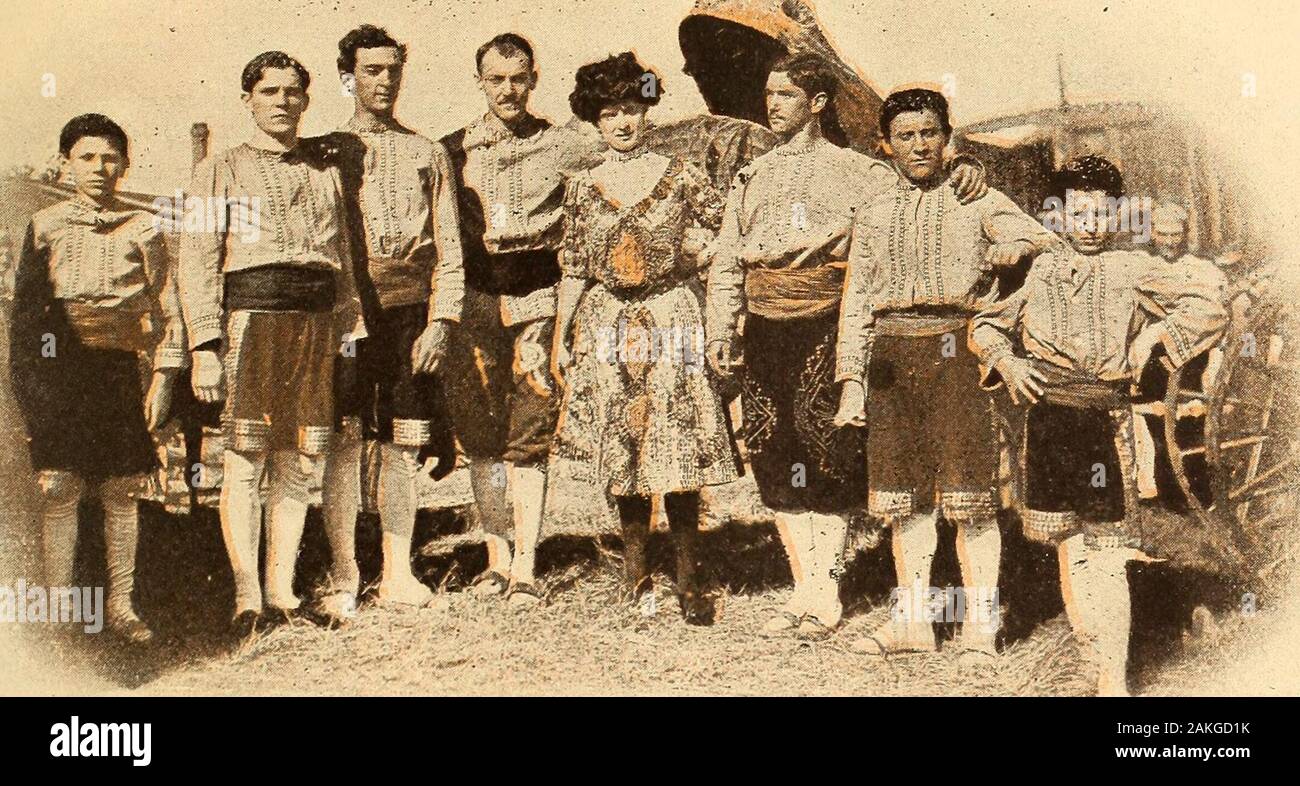 Circus folk hi-res stock photography and images - Alamy