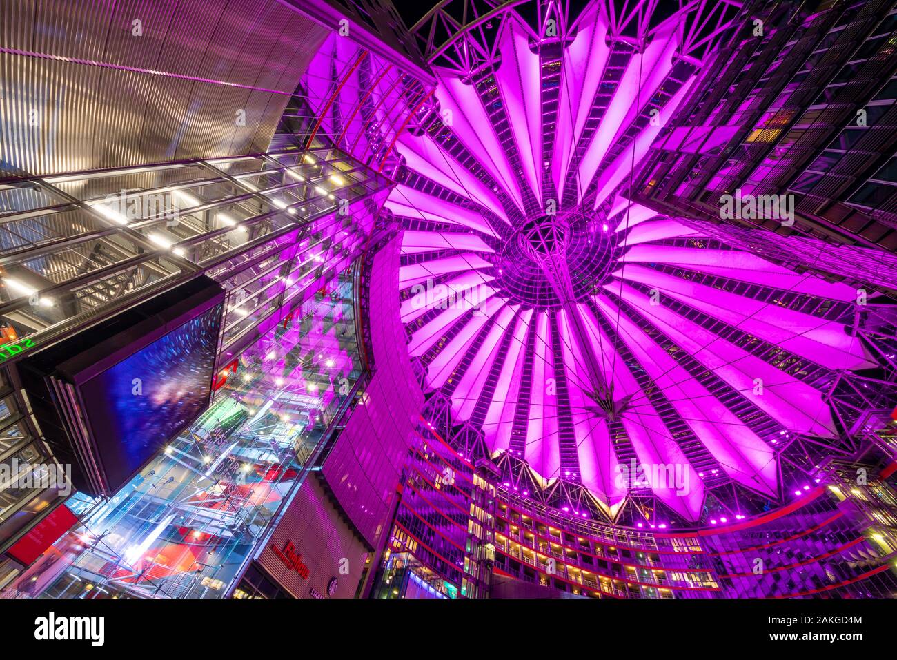 Glass elevator by night hi-res stock photography and images - Alamy