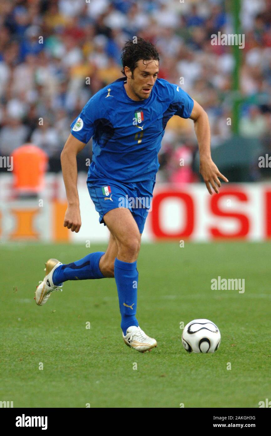 Italian footballer in national team hi-res stock photography and images ...