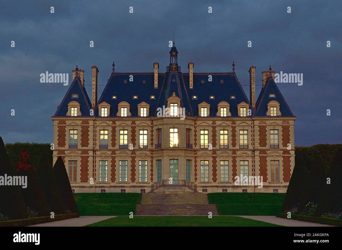 France, Hauts de Seine, Sceaux, the park and the castle housing the Ile ...