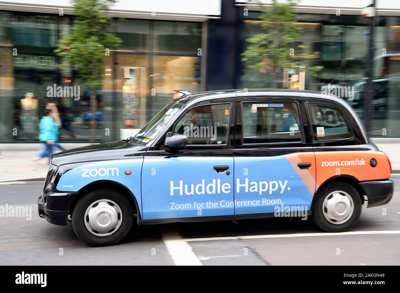United Kingdom, London, taxi with an advertising display Stock Photo ...