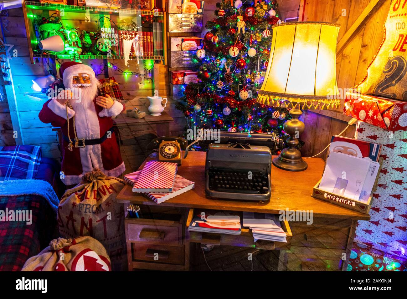 France, Somme, Amiens, The Christmas market in Amiens Stock Photo - Alamy
