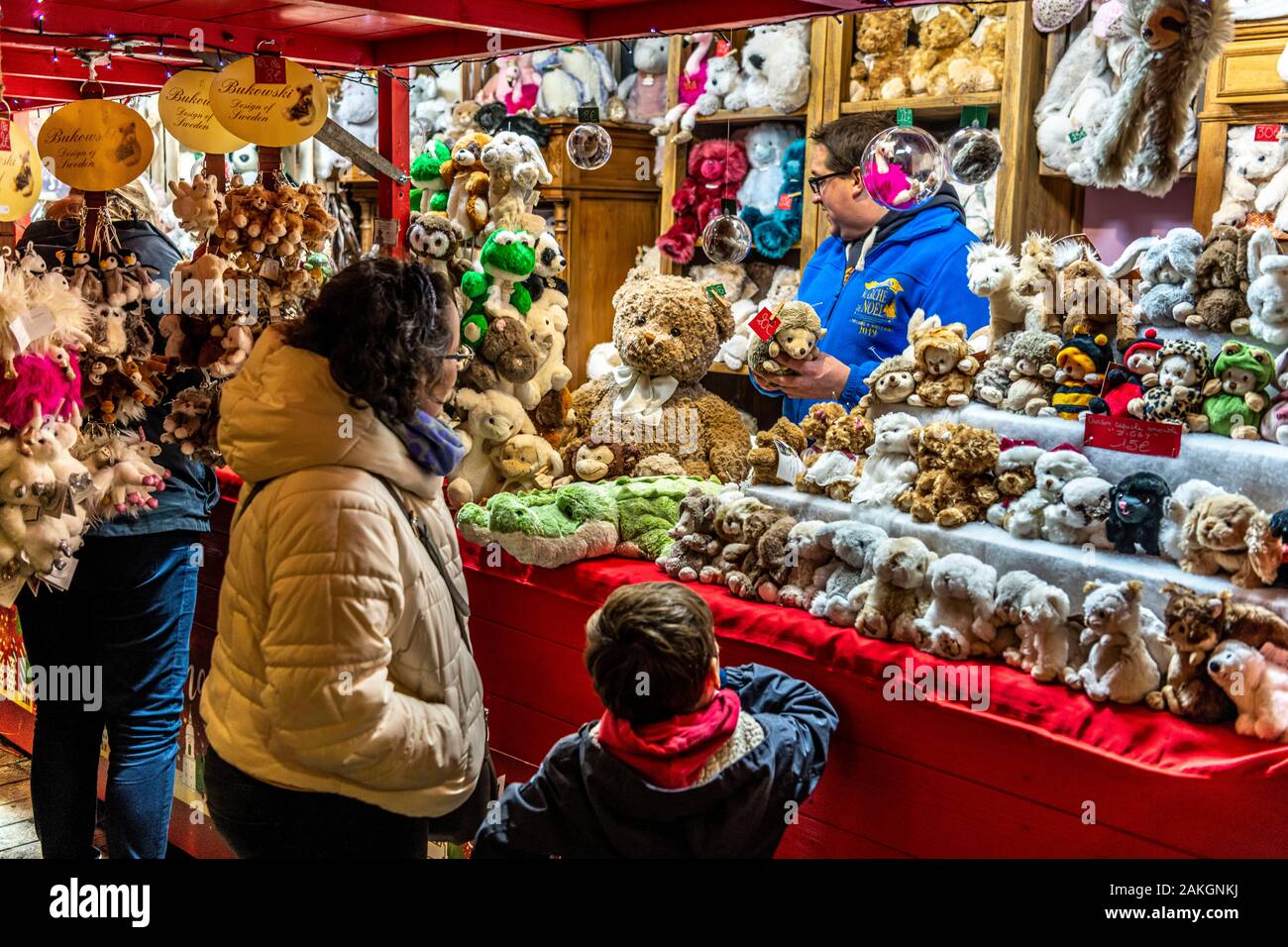 France, Somme, Amiens, The Christmas market in Amiens Stock Photo - Alamy