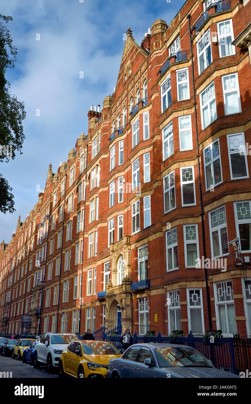 London apartment buildings hi-res stock photography and images - Alamy