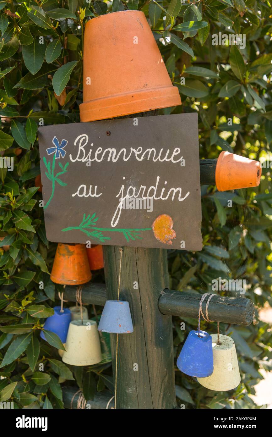 Open garden sign hi-res stock photography and images - Alamy