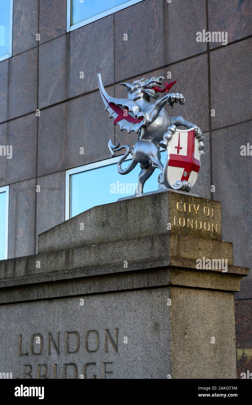 City of london boundary dragon hi-res stock photography and images - Alamy