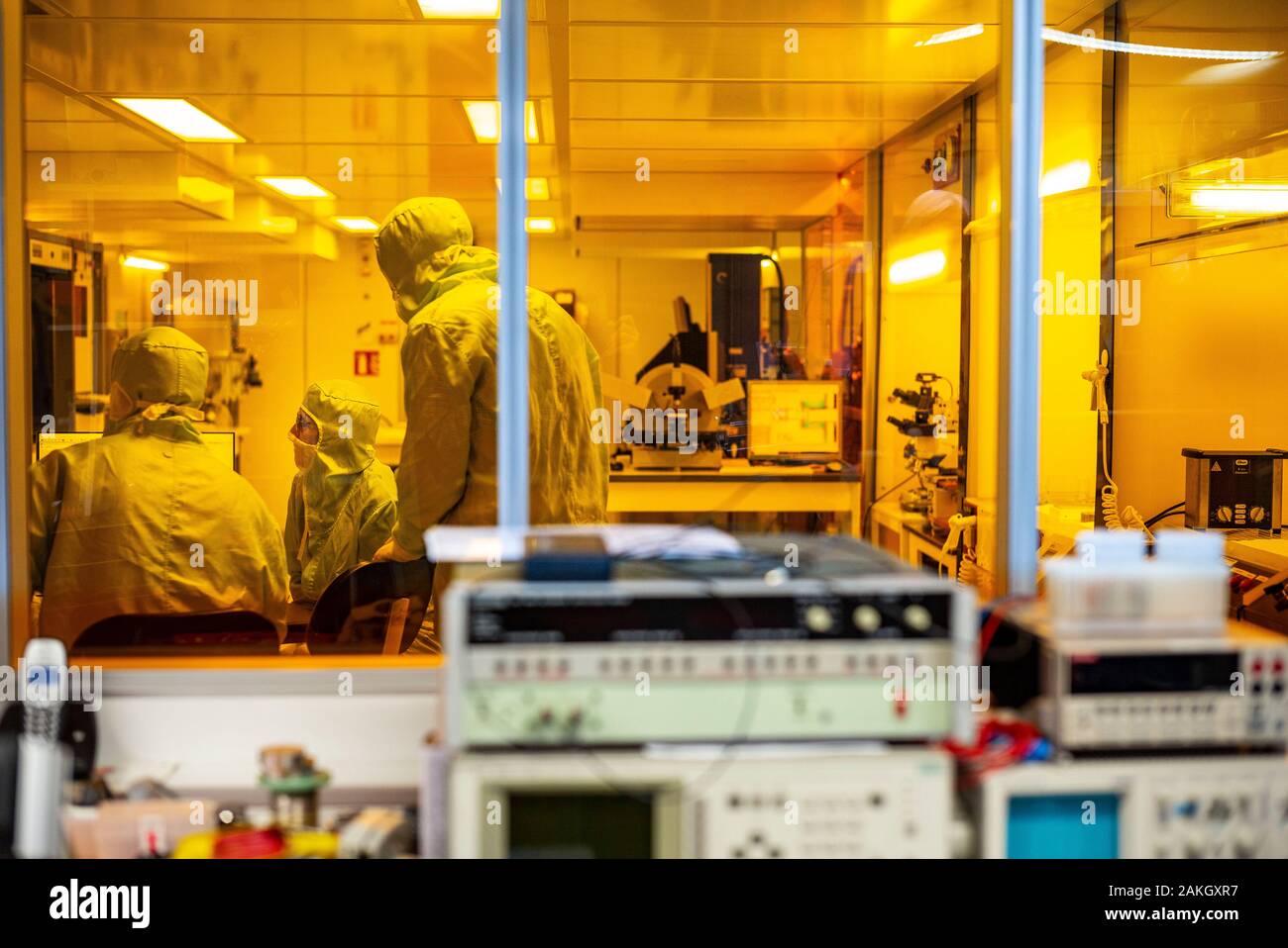 Radio laboratory hi-res stock photography and images - Alamy