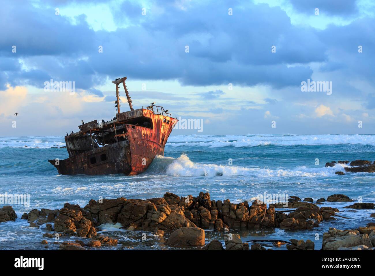 Sunken wreck hi-res stock photography and images - Alamy