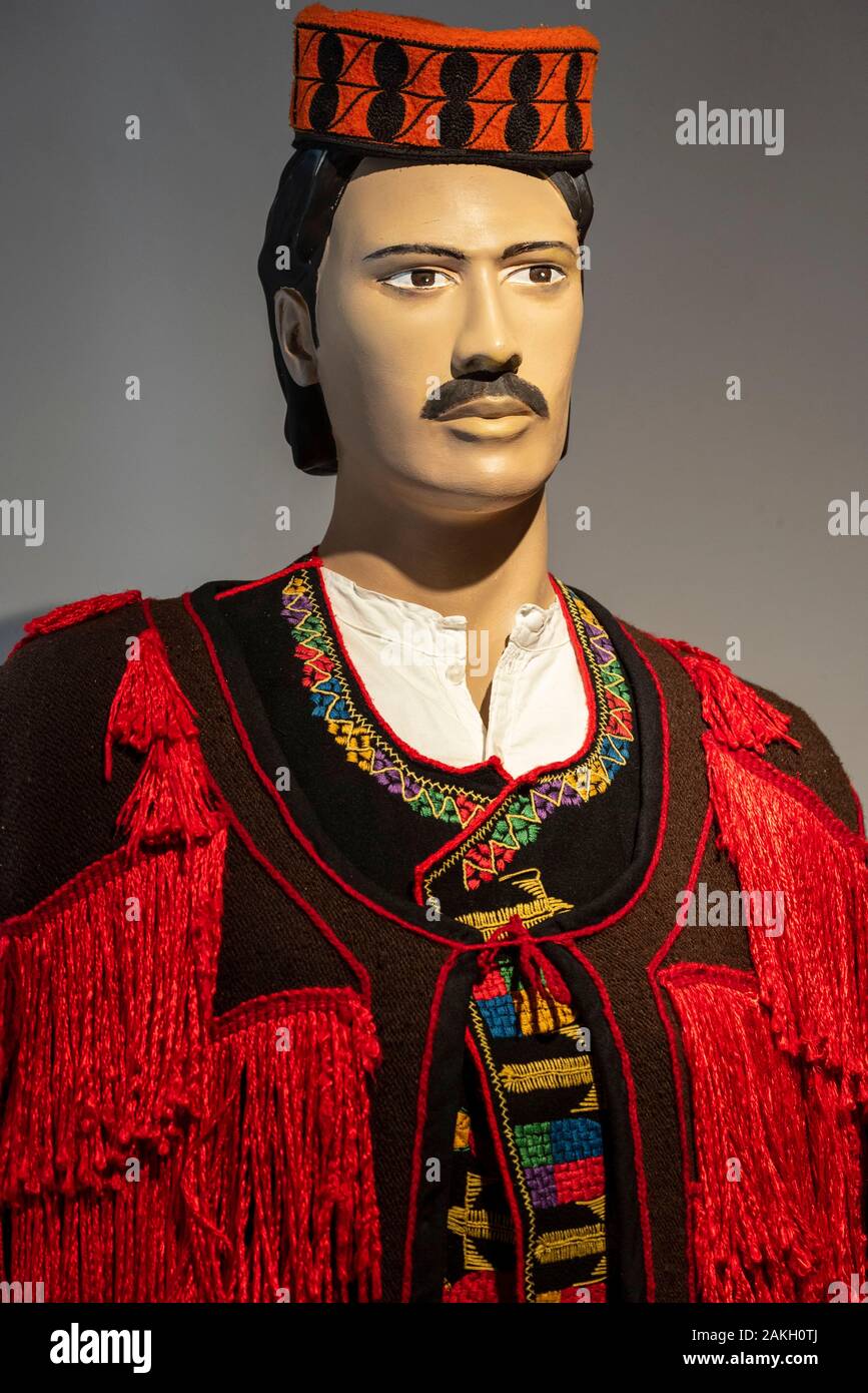 Croatia traditional costume hi-res stock photography and images - Alamy