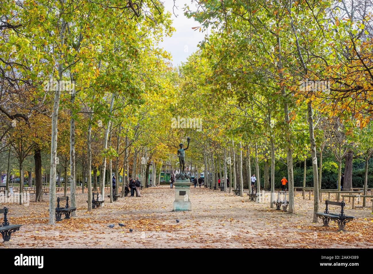 France, Paris, Odeon district, Luxembourg garden in the fall Stock ...