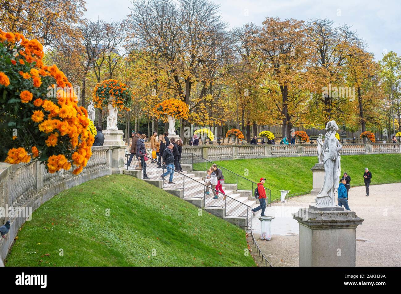 France, Paris, Odeon district, Luxembourg garden in the fall Stock ...