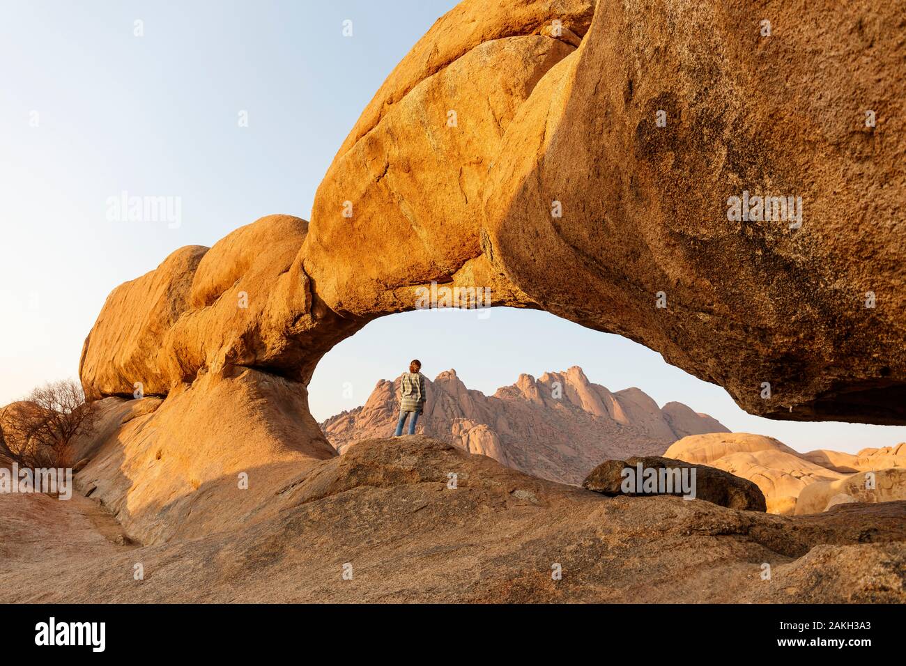 Namibia, Erongo province, Spitzkoppe, tourist under the arch Stock ...