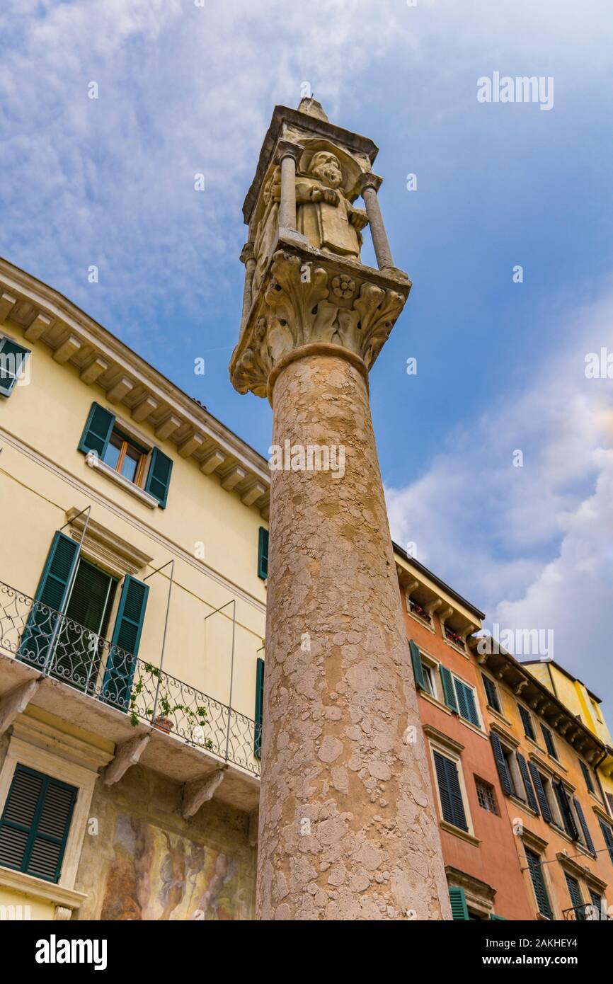 Medieval shrine hi-res stock photography and images - Alamy