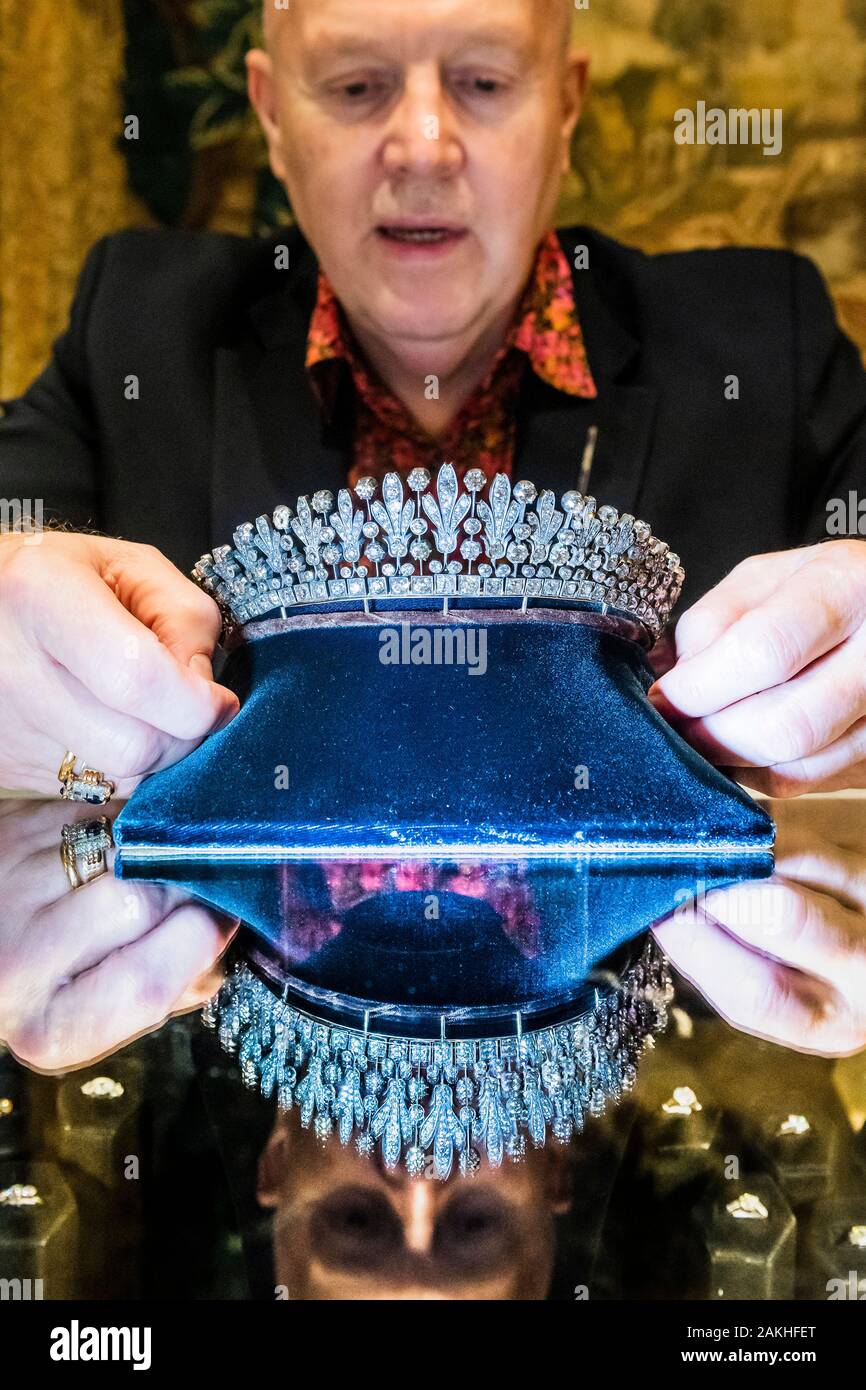 Robin haydock antiques hi-res stock photography and images - Alamy