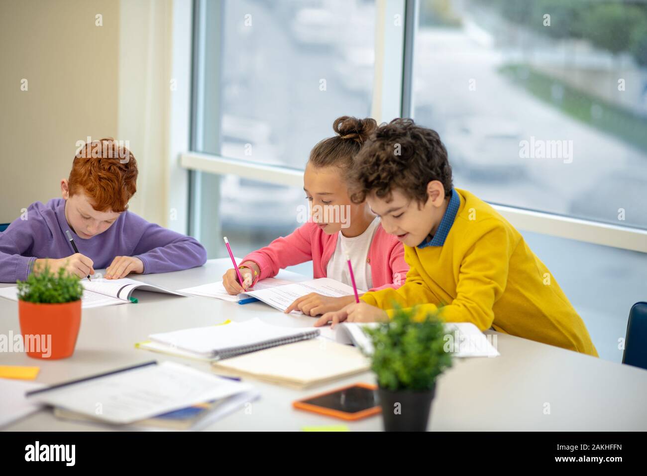 Classroom assignment hi-res stock photography and images - Alamy
